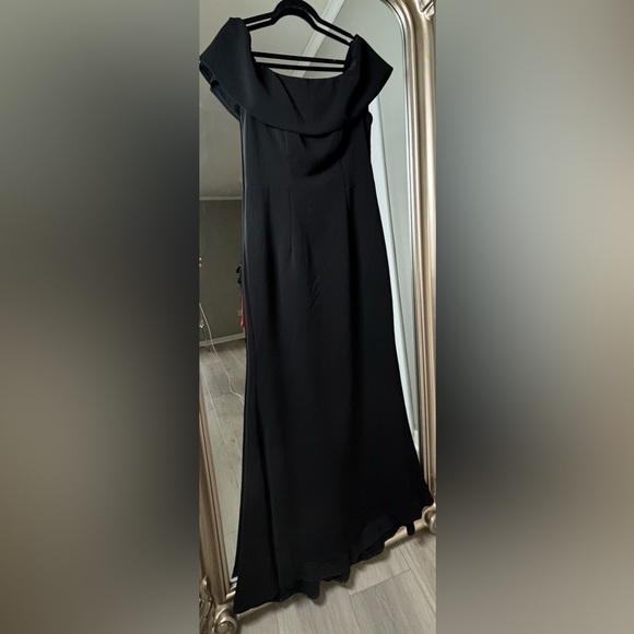Carmen Marc Valvo | Dresses | Carmen Marc Valco Black Gown Size 2 ...
